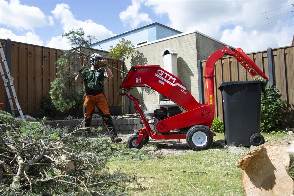 GTM Professional GTM GTS 1300 WDG - benzinový drtič dřeva s pojezdem