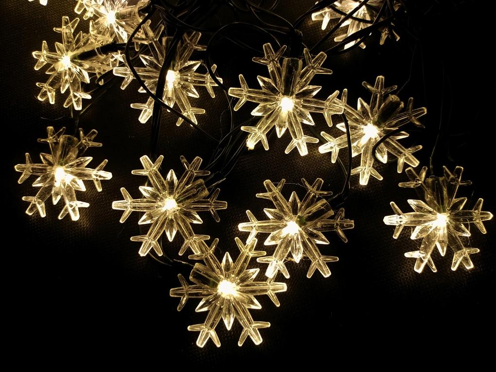 Vnitřní LED vánoční řetěz se sněhovými vločkami - teplá bílá barva, 12m, 100 LED