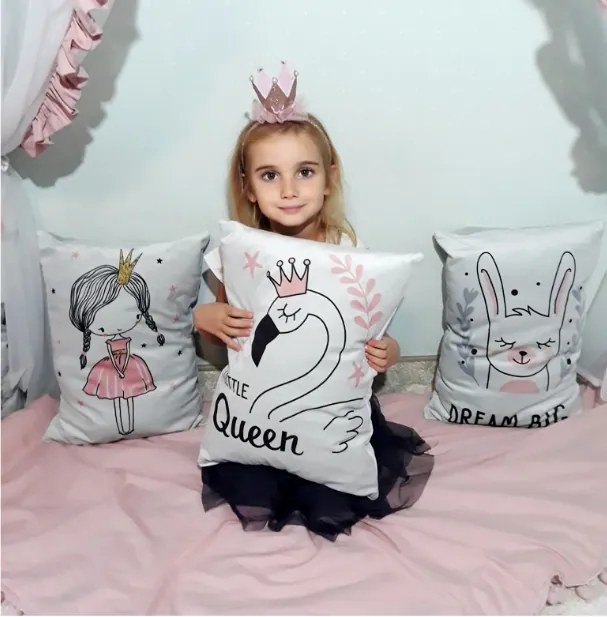 Lovegifts  Dekorační polštářek Little queen 31x45cm bílý