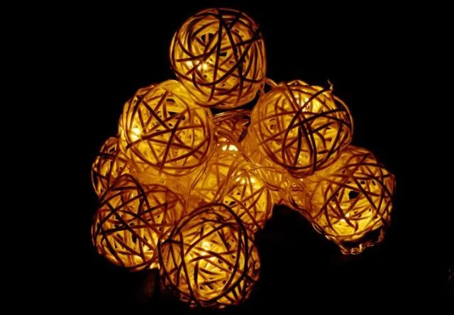 Dekorativní svítící ratanové koule - vánoční dekorace na baterie