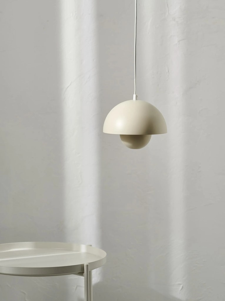 Sinsay - Kovová závěsná LED lampa s polokulovým stínidlem - béžová
