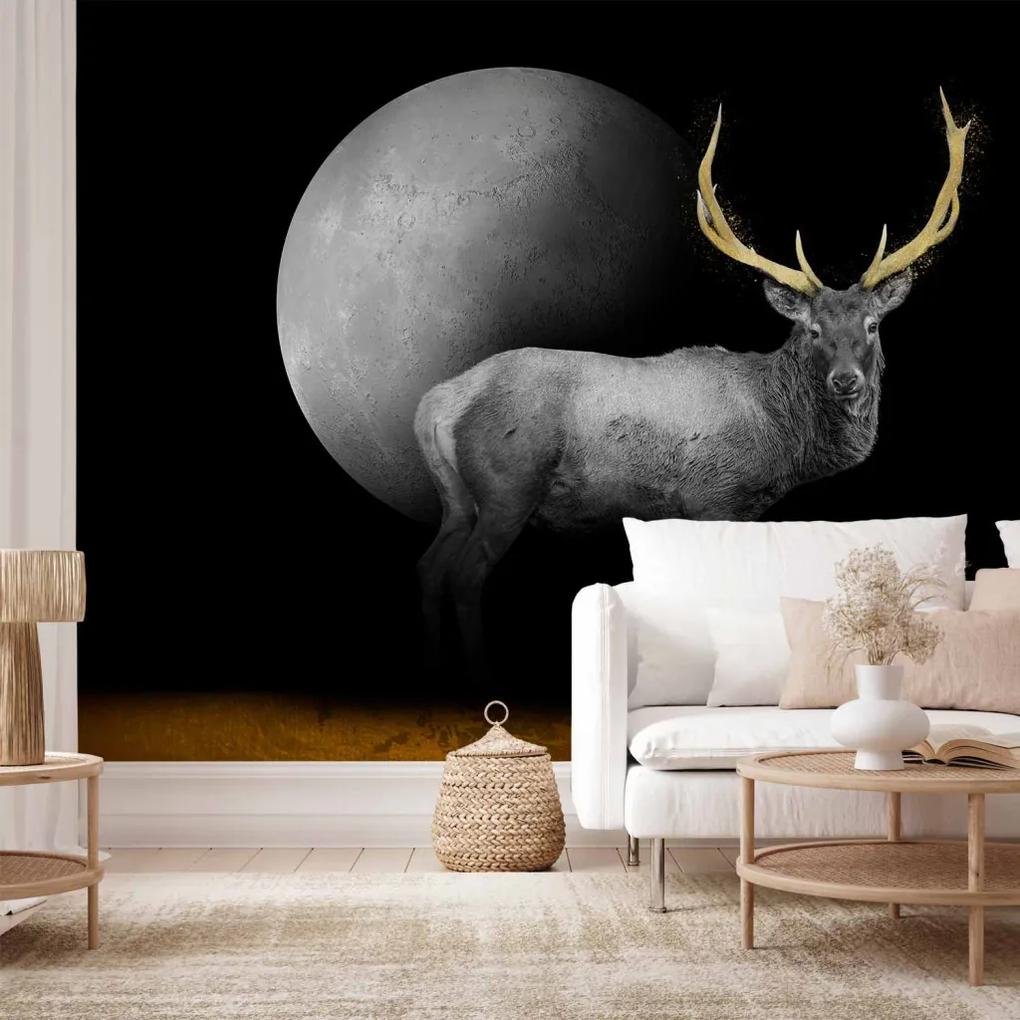 Fototapeta Jelen v šedých tónech - zvíře s zlatými prvky na pozadí měsíce