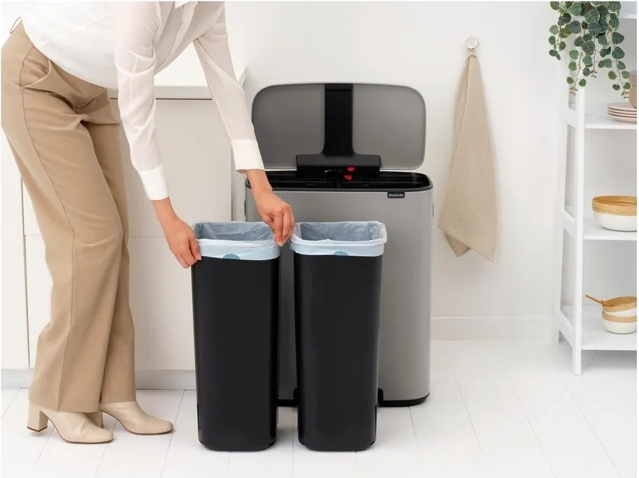 Světle šedý ocelový odpadkový koš 2x30 l na tříděný odpad/nášlapný Bo – Brabantia