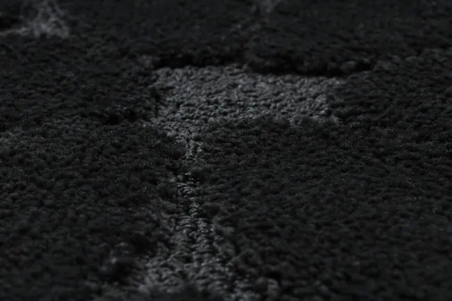 Koupelnový kobereček SUPREME STONES kamínky, černý kruh