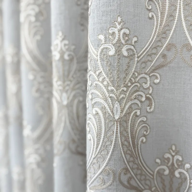 Voálová Luxusní vyšívaná záclona Versailles White and Beige metráž Ervi 3634-15