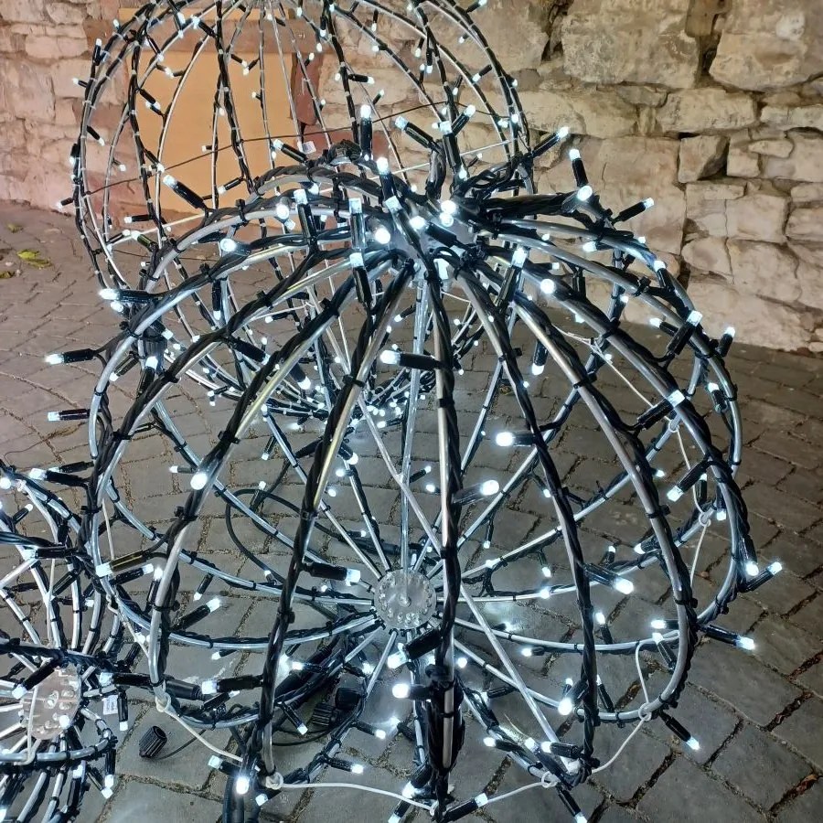 3D LED svítící koule na zahradu, pr. 60 cm, ledově bílá, černý kabel, IP67, hliník, Easy fix