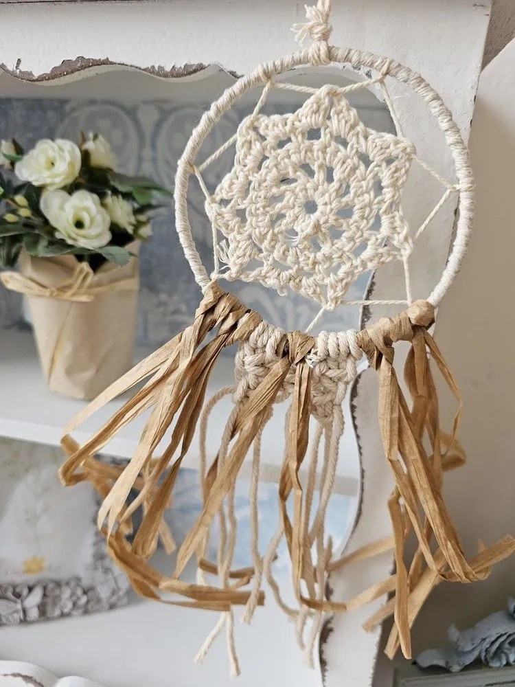 Béžovo-hnědý lapač snů s lýkovými proužky a  Macramé - Ø 9*30 cm