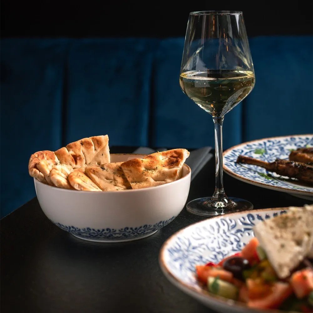 Bílá/modrá porcelánová polévková miska 710 ml Azul – BonBistro