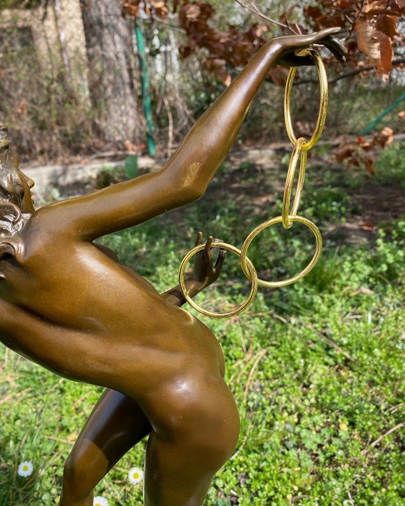 Bronzová socha soška - Tanečnice s kroužky