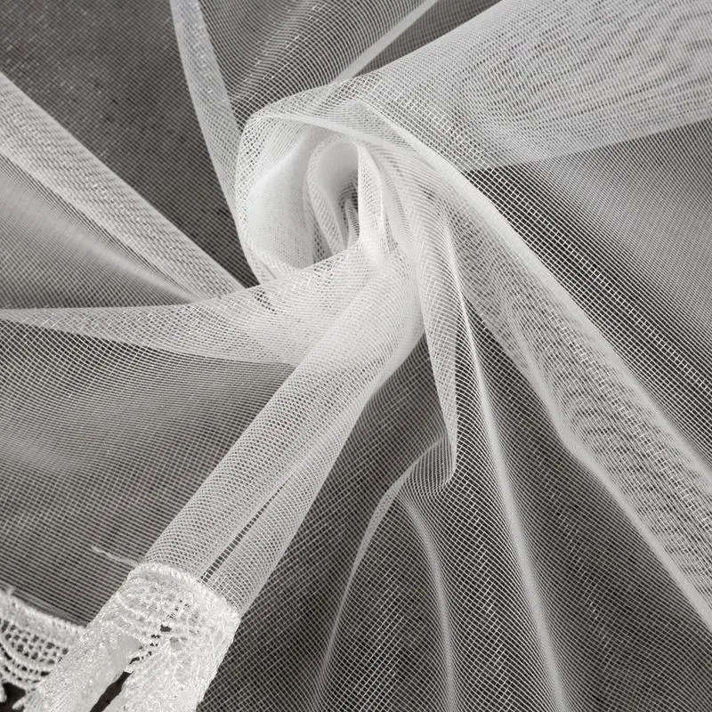 Bílá záclona na pásce MAYA s ozdobnou krajkou 300x145 cm