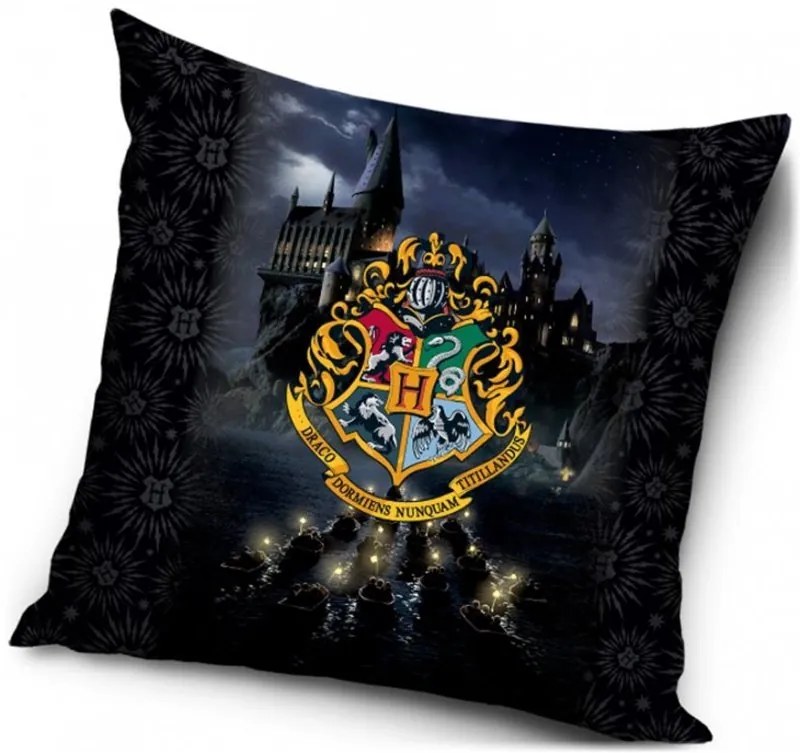 Polštář Harry Potter - motiv "Na loďkách do Bradavic" - 40 x 40 cm