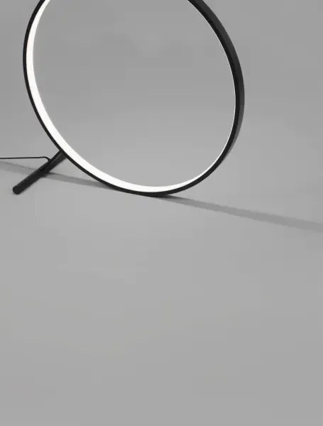 Designová stojací lampa Hola