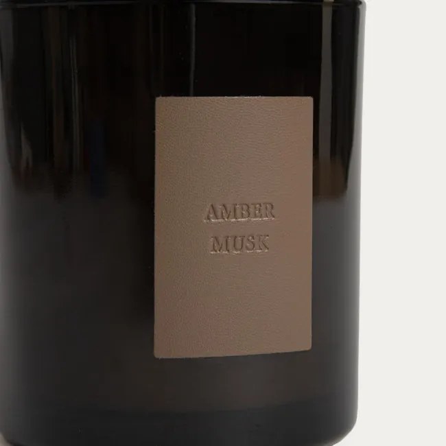Svíčka URBAN LEATHER Amber Musk 781025