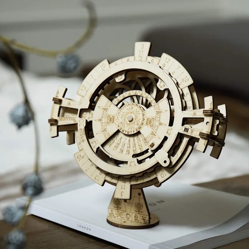 RoboTime 3D dřevěné mechanické puzzle Stolní kalendář