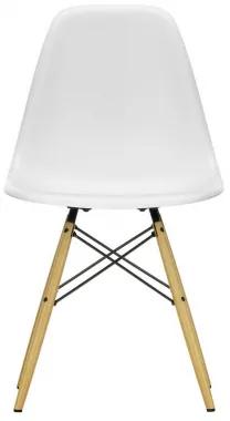 Eames Plastic Chair DSW javor bílá černé na koberec Vitra