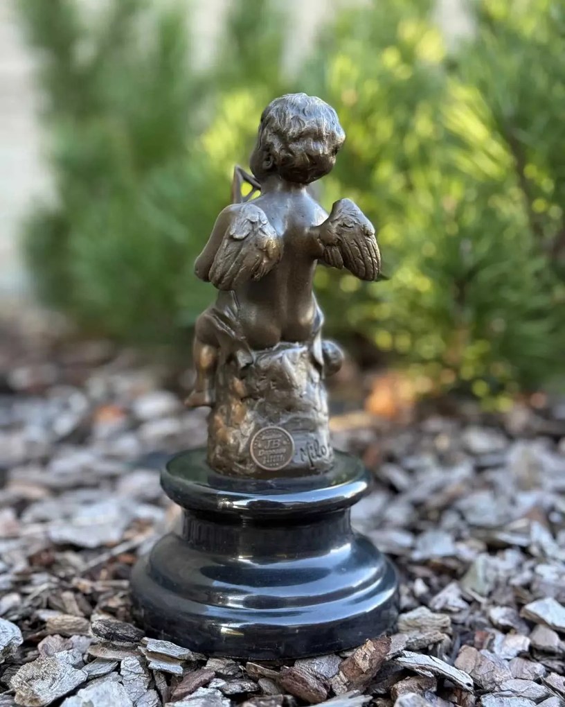 Bronzová socha - Putto s harfou - andělská soška dítěte