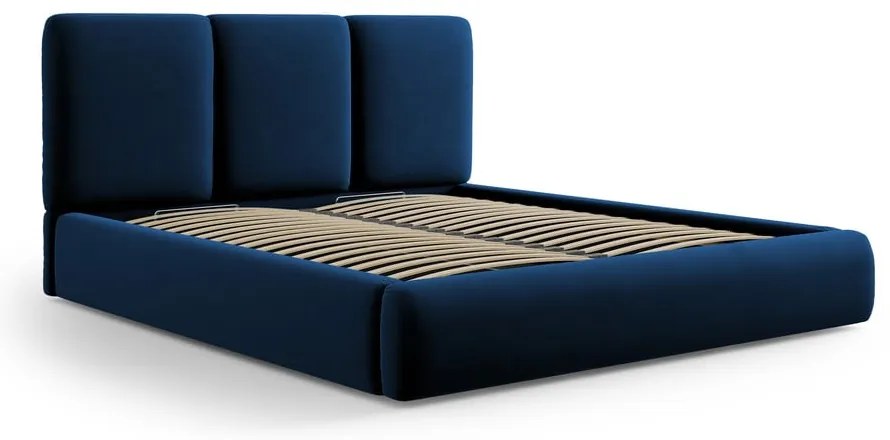 Tmavě modrá sametová čalouněná dvoulůžková postel s úložným prostorem s roštem 180x200 cm Brody – Mazzini Beds