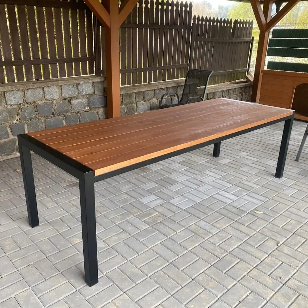 KULHÁNEK Zahradní stůl s kovovou hranou a nohami - podélná prkna Odstín nátěru: lazura - palisandr, Velikost desky: 160x80 cm, Odstín podnože: černá s jemnou strukturou - JS RAL 9005
