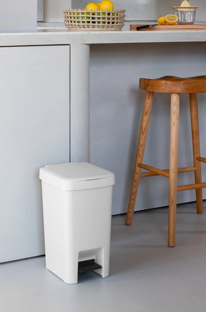 Brabantia Pedálový koš StepUp 16L světle šedý