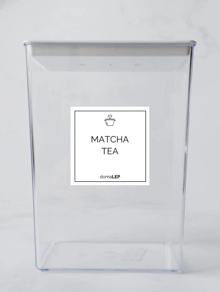 MATCHA TEA – bílá samolepka na dózu, základní písmo, 5 × 5 cm | DomaLEP