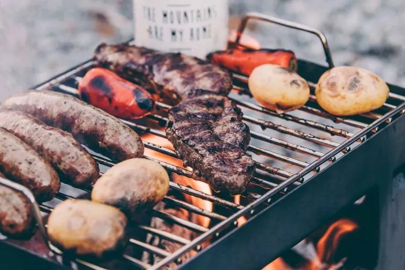 Höfats Stylové ohniště a gril BEER BOX na dřevo