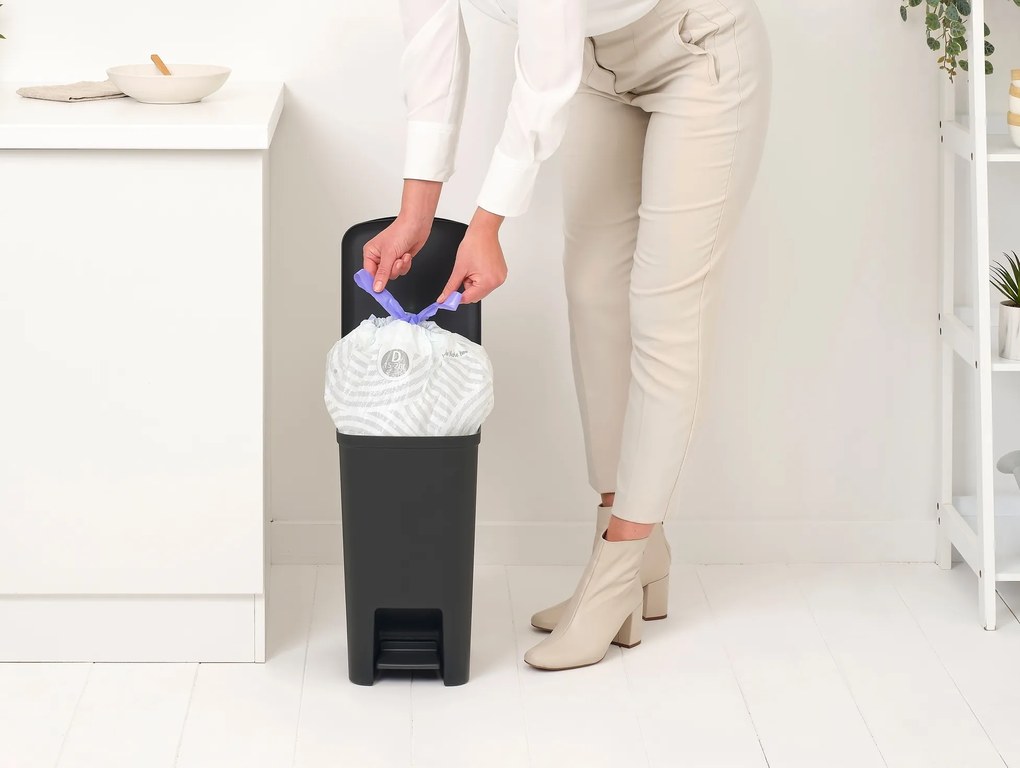 Brabantia Pedálový koš StepUp 16L šedý