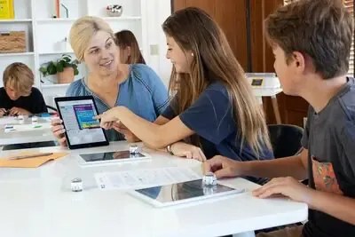 Ozobot EVO – Entry Kit - programovatelný robot bílá