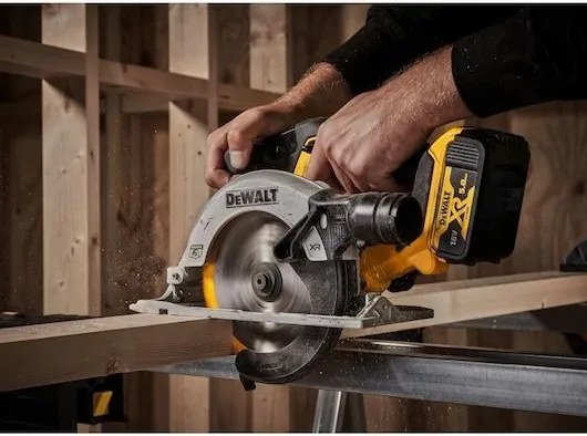 Aku kotoučová pila DeWALT DCS565P2-QW, 2x 18V XR 5,0 Ah (064089)