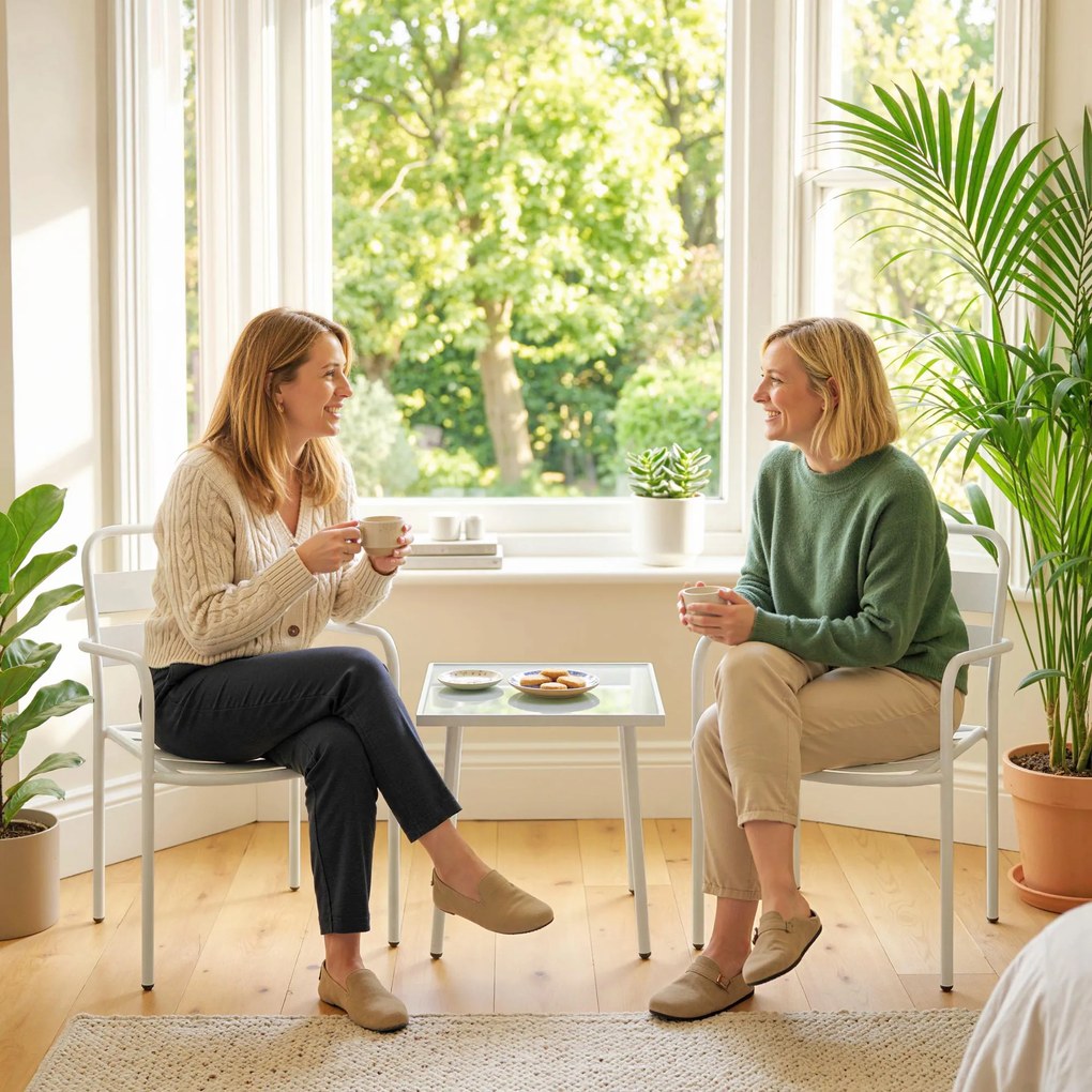 Bistro set 3dílná sada kovového zahradního nábytku se 2 zahradními židlemi, skleněný stůl, lamelový design, odolný proti korozi