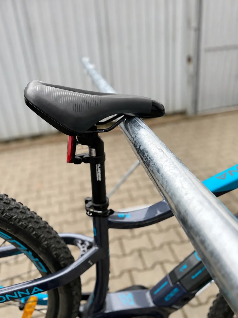 Stojan na kola za sedlo KS-930 | Česká výroba | KACERLE Povrchová úprava: žárový zinek, Délka stojanu: 2 m
