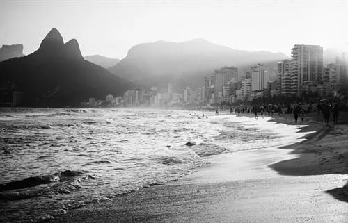 Luxusní vliesové fototapety Rio de Janeiro - černobílé, rozměr 418,5 cm x 270 cm