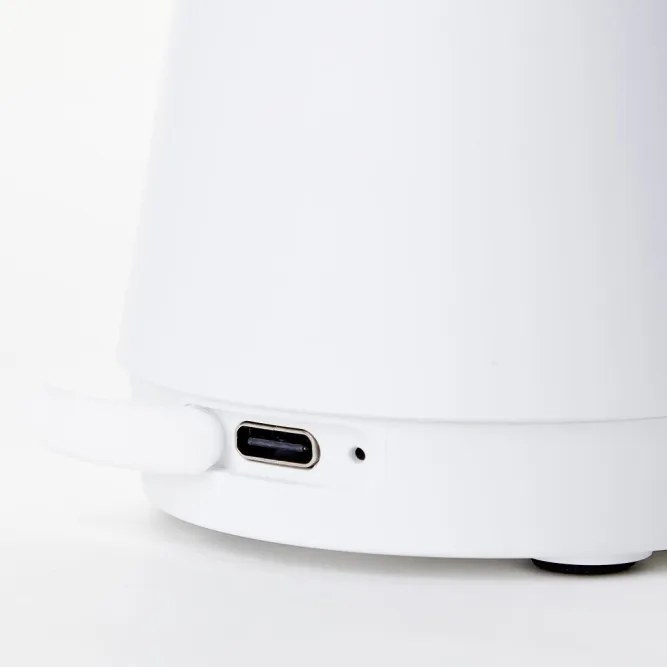 Brilliant G40896/05 AKU stolní lampa NAVABI bílá USB-C, IP44