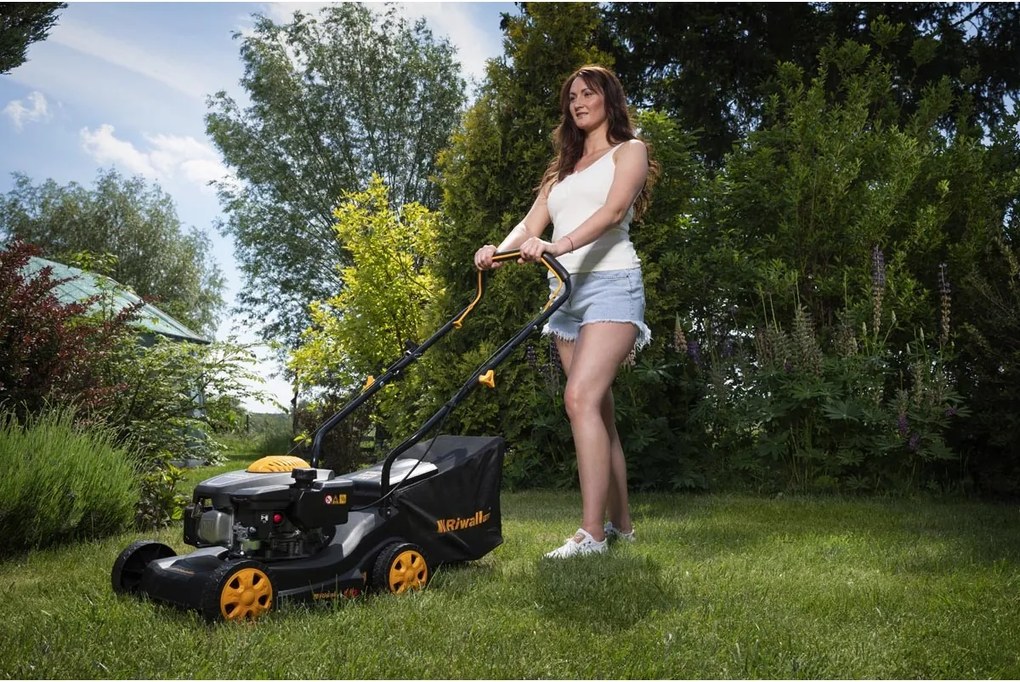 Riwall PRO RPM 4032 P multifunkční travní sekačka 2v1 bez pojezdu