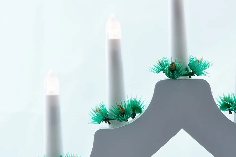 Vánoční svícen, 40 x 5 x 32 cm, bílý, na baterie 2x AA