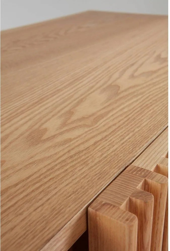 Skříňka v dekoru jasanu s posuvnými dveřmi v přírodní barvě 124x80x45 cm Sion – Jotex
