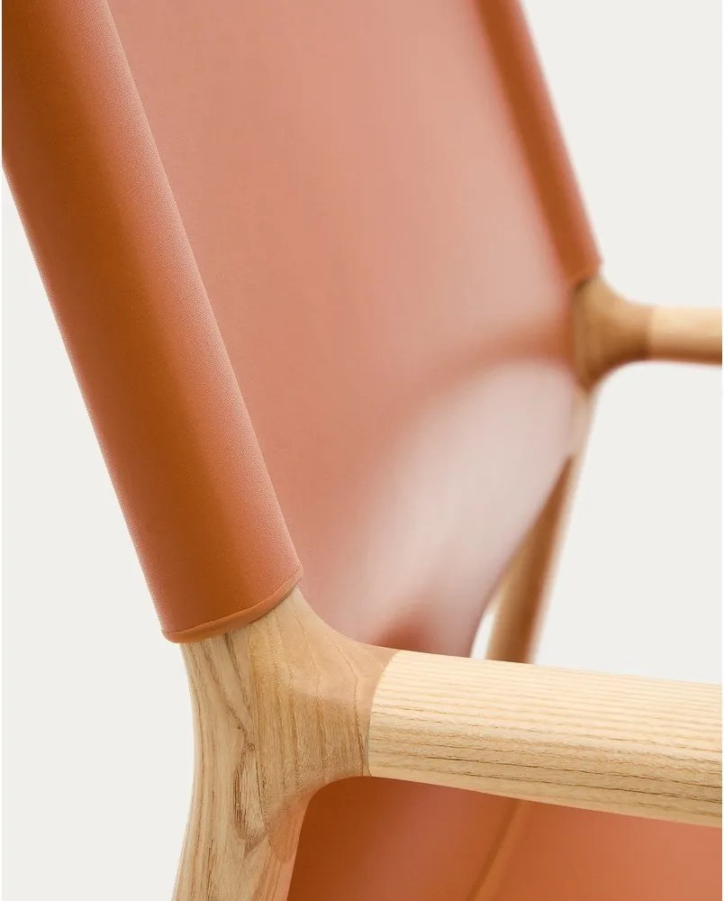 Koňakově hnědé kožené křeslo Jan – Kave Home