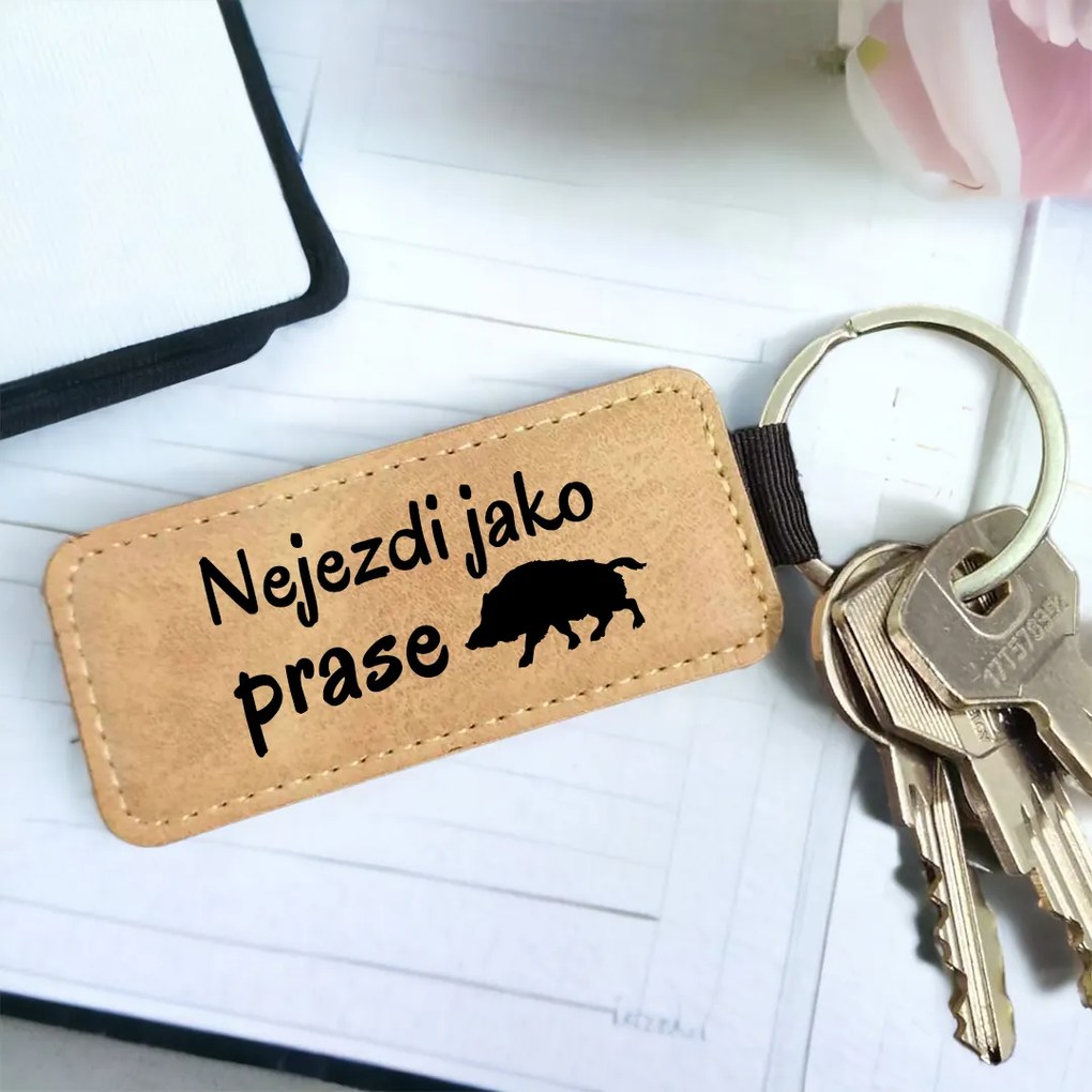 Ahome CZ Krásná kožená klíčenka - Nejezdi jako prase