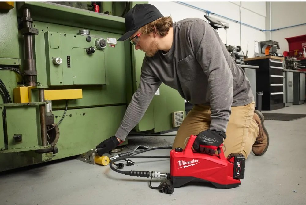 Milwaukee M18 HMP700-501 hydraulické mini čerpadlo 700 bar 1x5Ah 4933493921