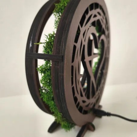 Dřevěná LED lampa s mechem - Srdce a Kříž I SENTOP LED0582