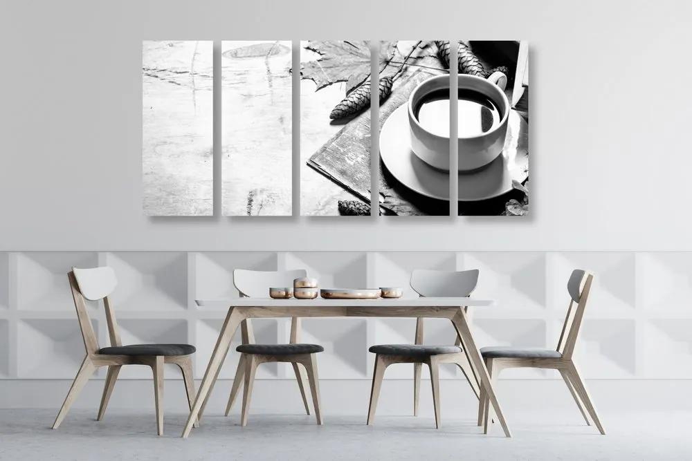 5-dílný obraz šálek kávy v podzimním nádechu v černobílém provedení Varianta: 100x50