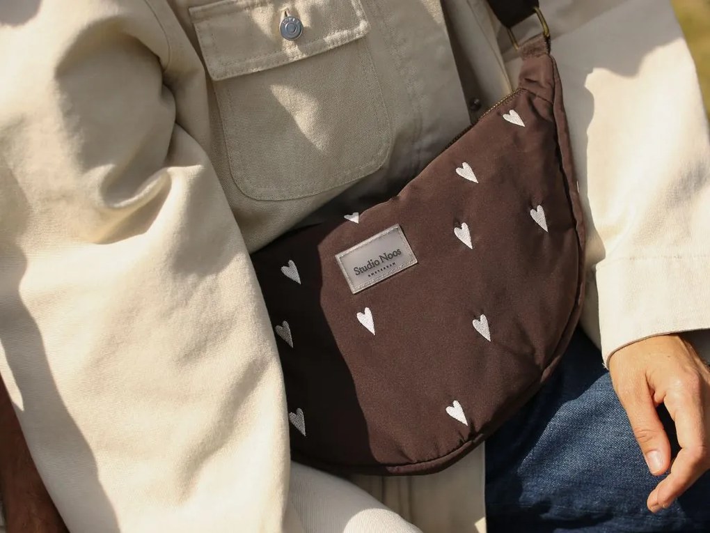 Studio Noos Taška Adult Fanny Pack Puffy Brown Hearts