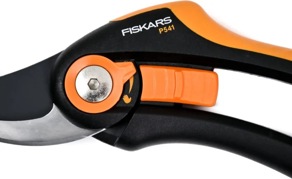 Ruční zahradní nůžky Fiskars Plus™ Smartfit P541 1057169
