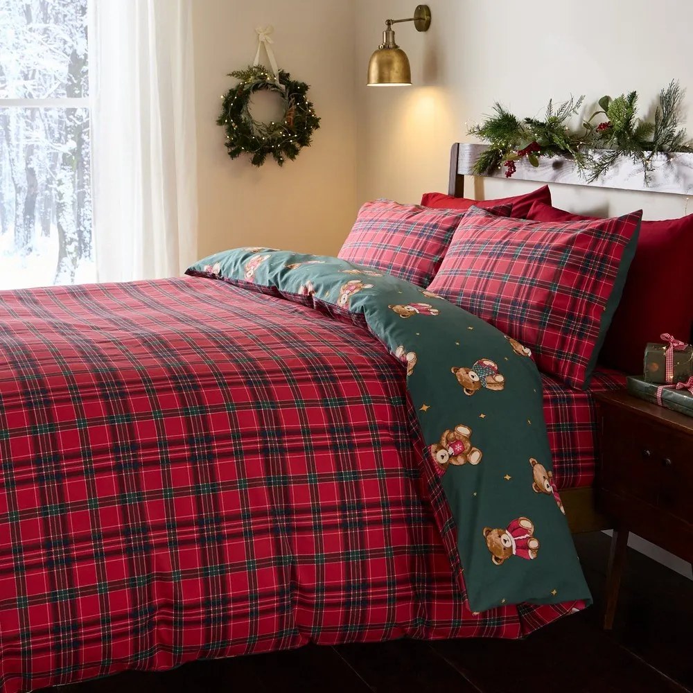 Červené/tmavě zelené povlečení na jednolůžko 150x120 cm Christmas Tartan Teddy Bear – Catherine Lansfield