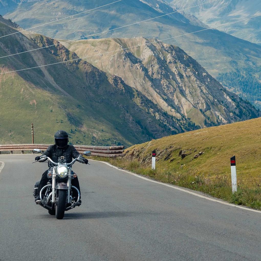 Malvis ® Obraz Na motorce v horách Velikost (šířka x výška): čtyřdílné panorama - 140x35 cm
