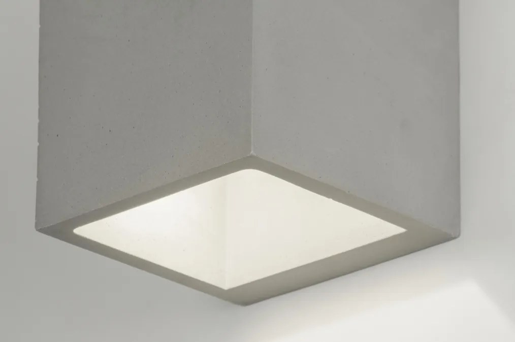 Nástěnné designové betonové svítidlo do koupelny Marano Beton