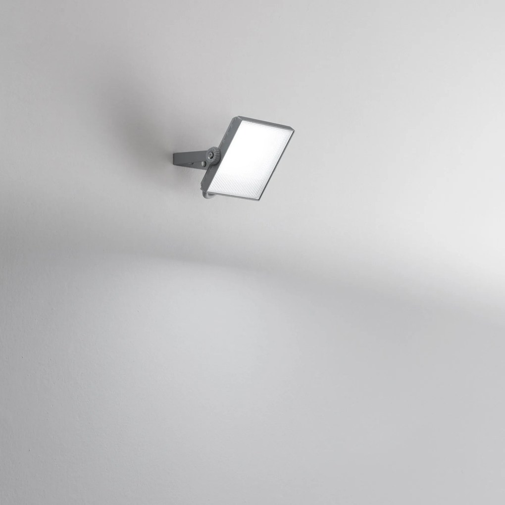 FAN LED-AXEL-S10-SIL Venkovní reflektor LED, 10 W, CCT, stříbrná, se senzorem, IP65 - FANEUROPE