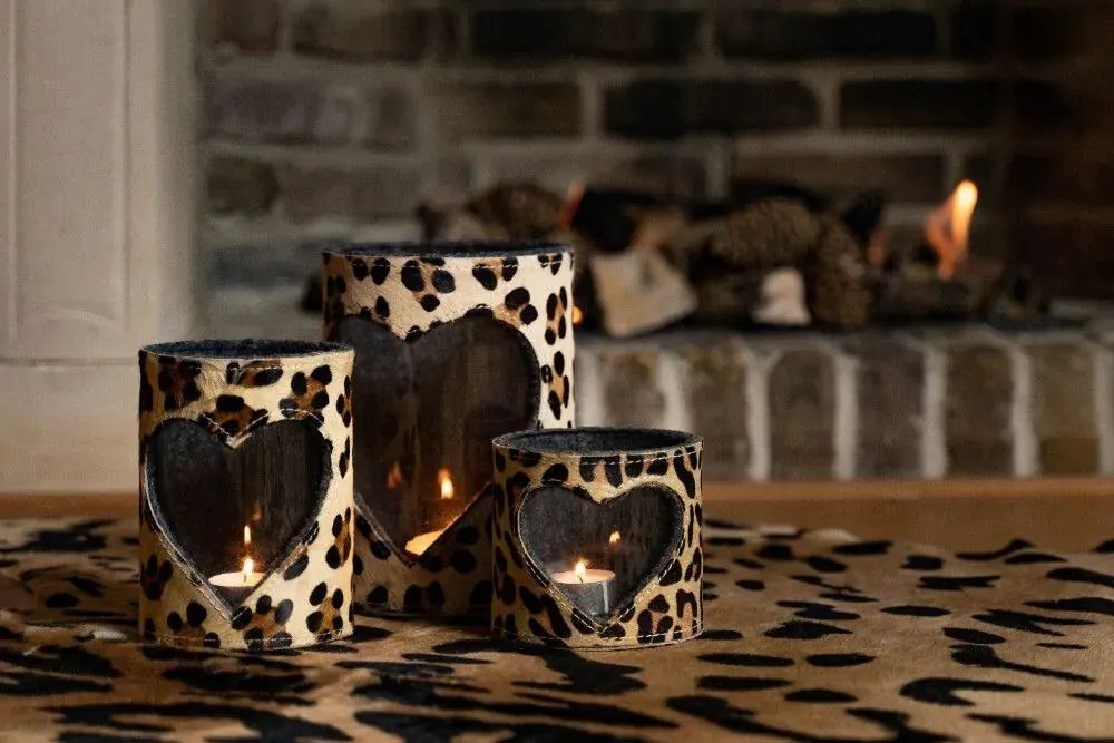 Svícen se srdcem zdobený kůží se vzorem Leopard - 11,5*11,5*10,5cm