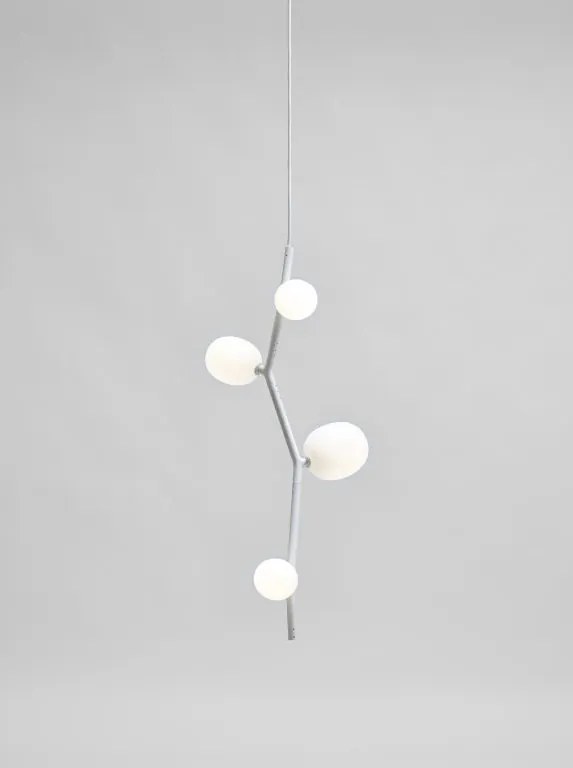 Brokis Ivy Vertical, skleněné závěsné svítidlo Barva kování: Bílá, Barva skla: Bílá, Počet žárovek: 3