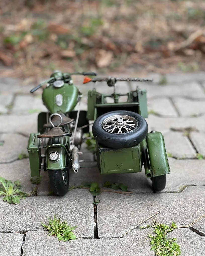 Plechový model - Armádní motocykl URAL s postranním vozíkem