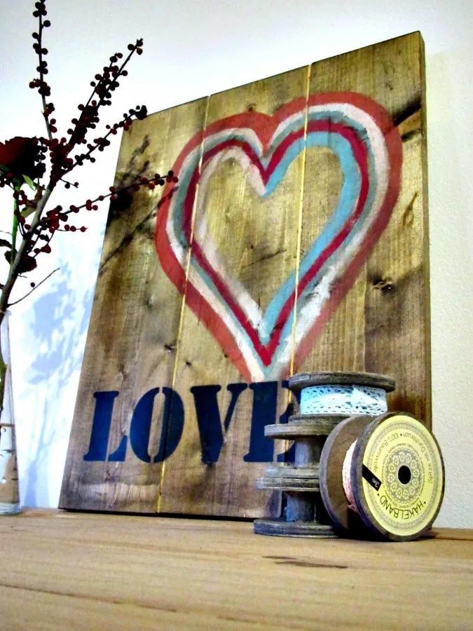 Stará Krása – Ruční výroba Vintage dřevěná dekorace na zeď s nápisem love